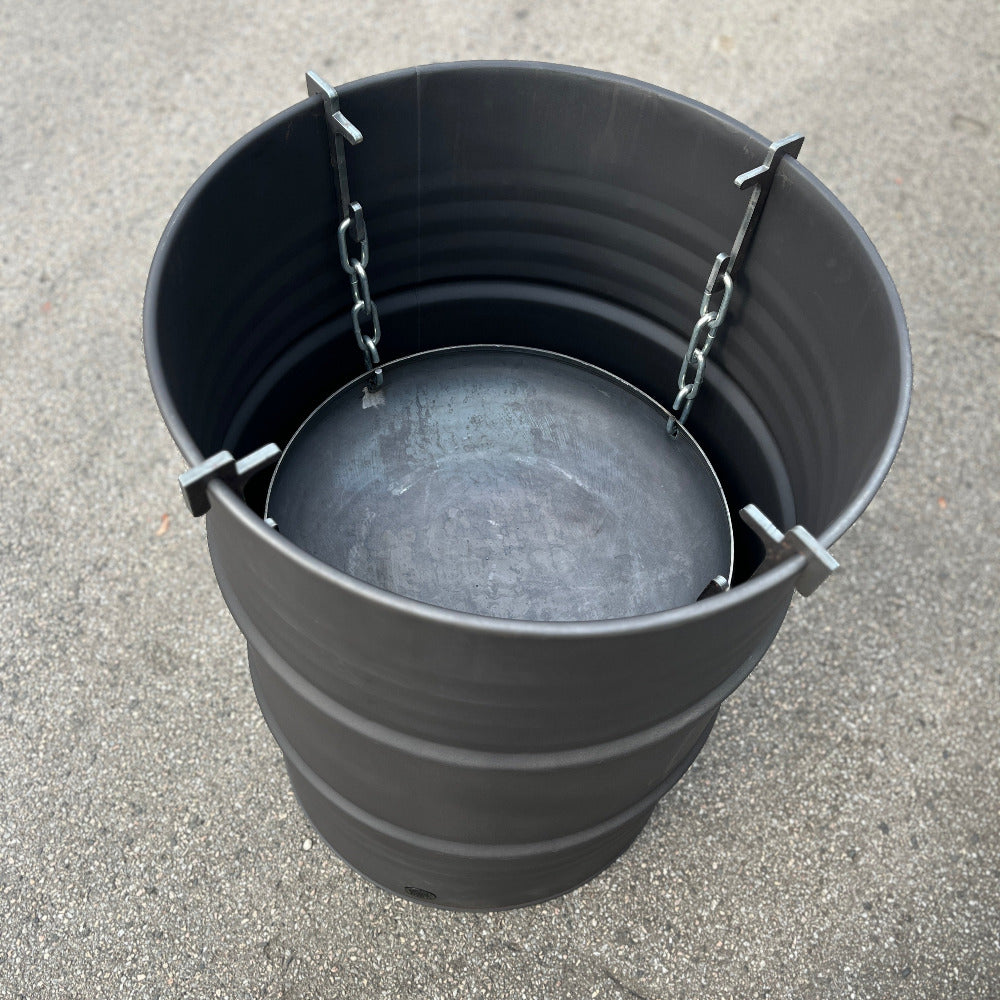 Feuerfass Grillfass Feuertonne mit Feuerkorb inkl. Halter und Ketten ...